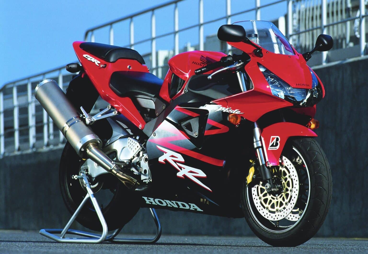 Honda FireBlade / Fireblade History and Buyer's Guide — "Total Control"