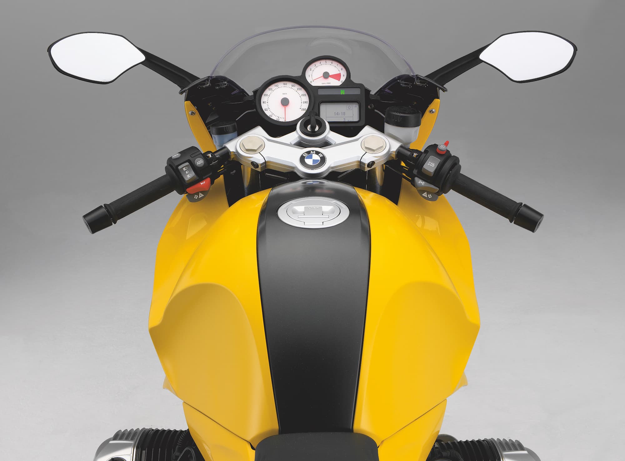 The BMW R 1200 S: Unique, Awesome, Ultra-Classic - Motofomo