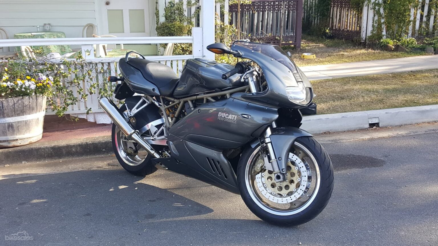 The BMW R 1200 S: Unique, Awesome, Ultra-Classic - Motofomo
