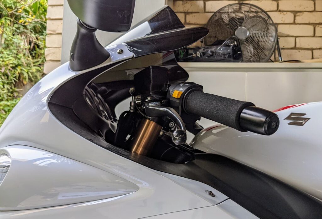 Suzuki Hayabusa HeliBars Quick Install Guide - Motofomo
