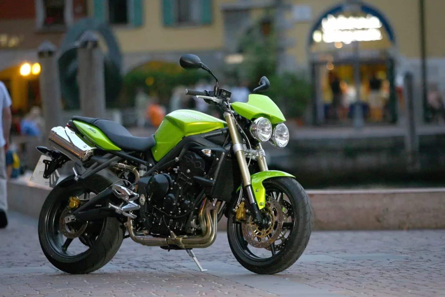 Chasing Lightness: Triumph Street Triple Model Guide (2008+)