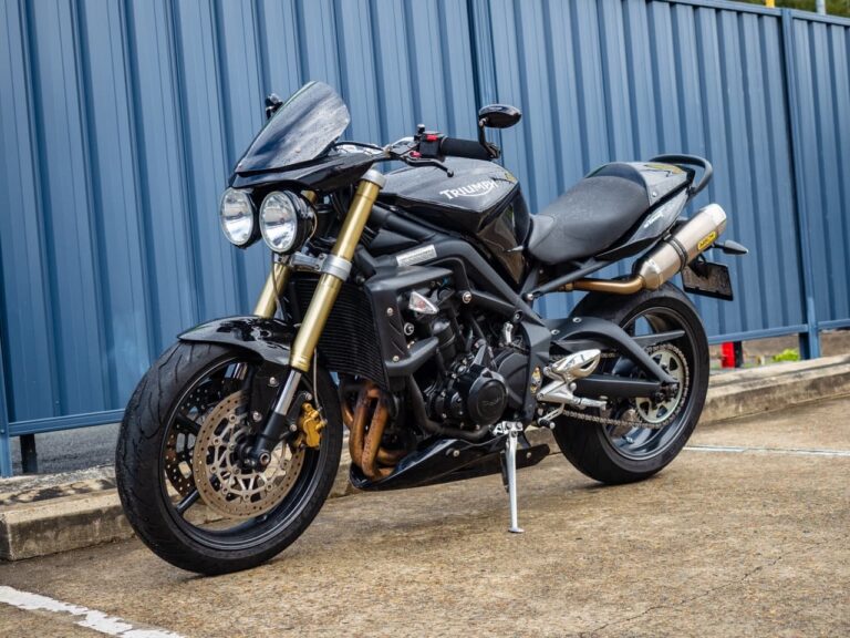 Chasing Lightness: Triumph Street Triple Model Guide (2008+)