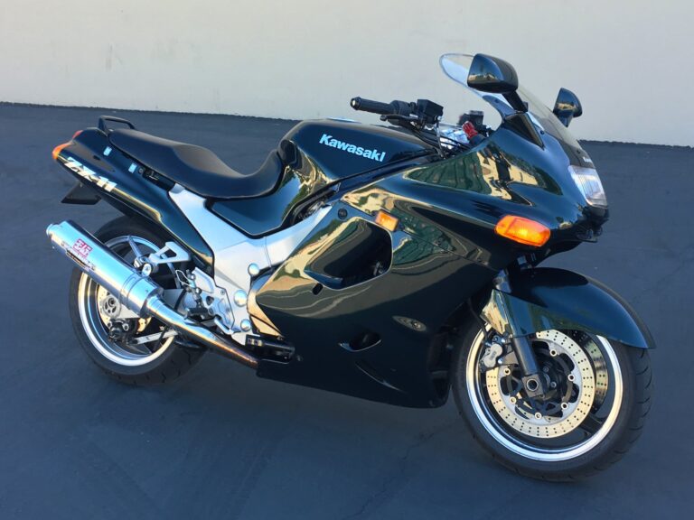 The Yamaha YZF1000R Thunderace — This One's Just Right