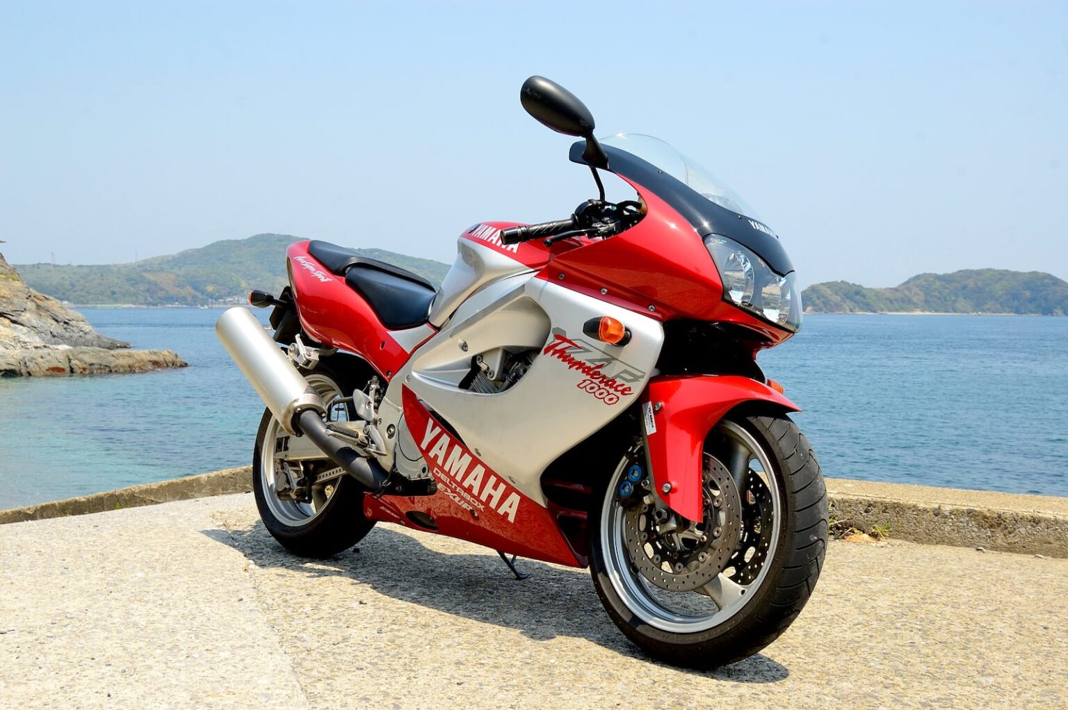 The Yamaha YZF1000R Thunderace — This One's Just Right
