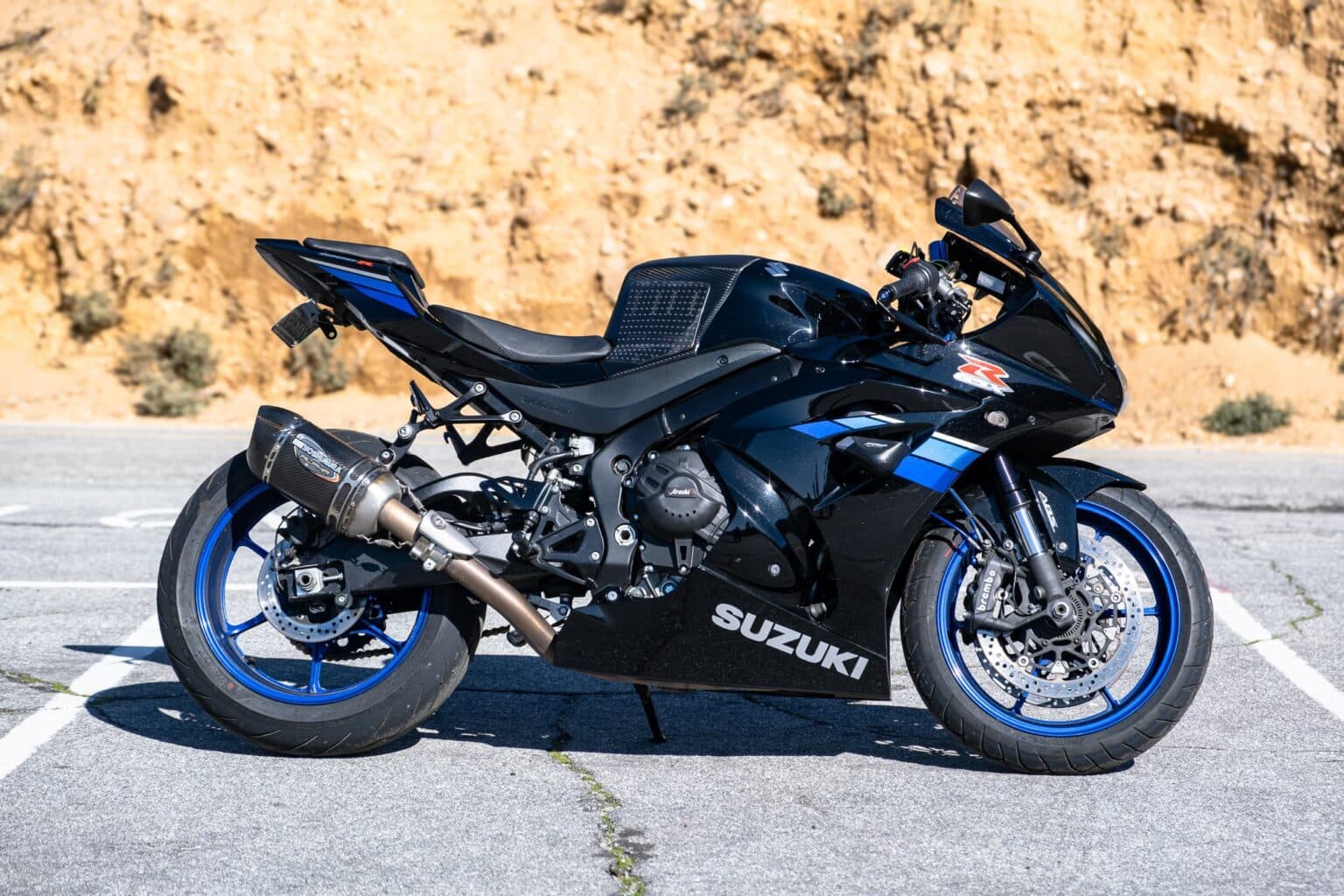 Riding the Suzuki GSX-R1000R — The Insanity - Motofomo